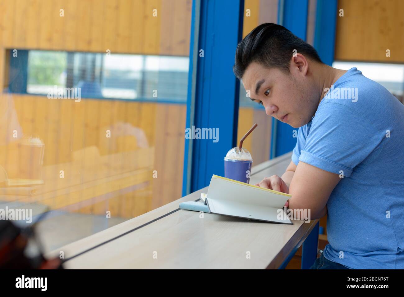Overweight men cafe hi-res stock photography and images - Alamy