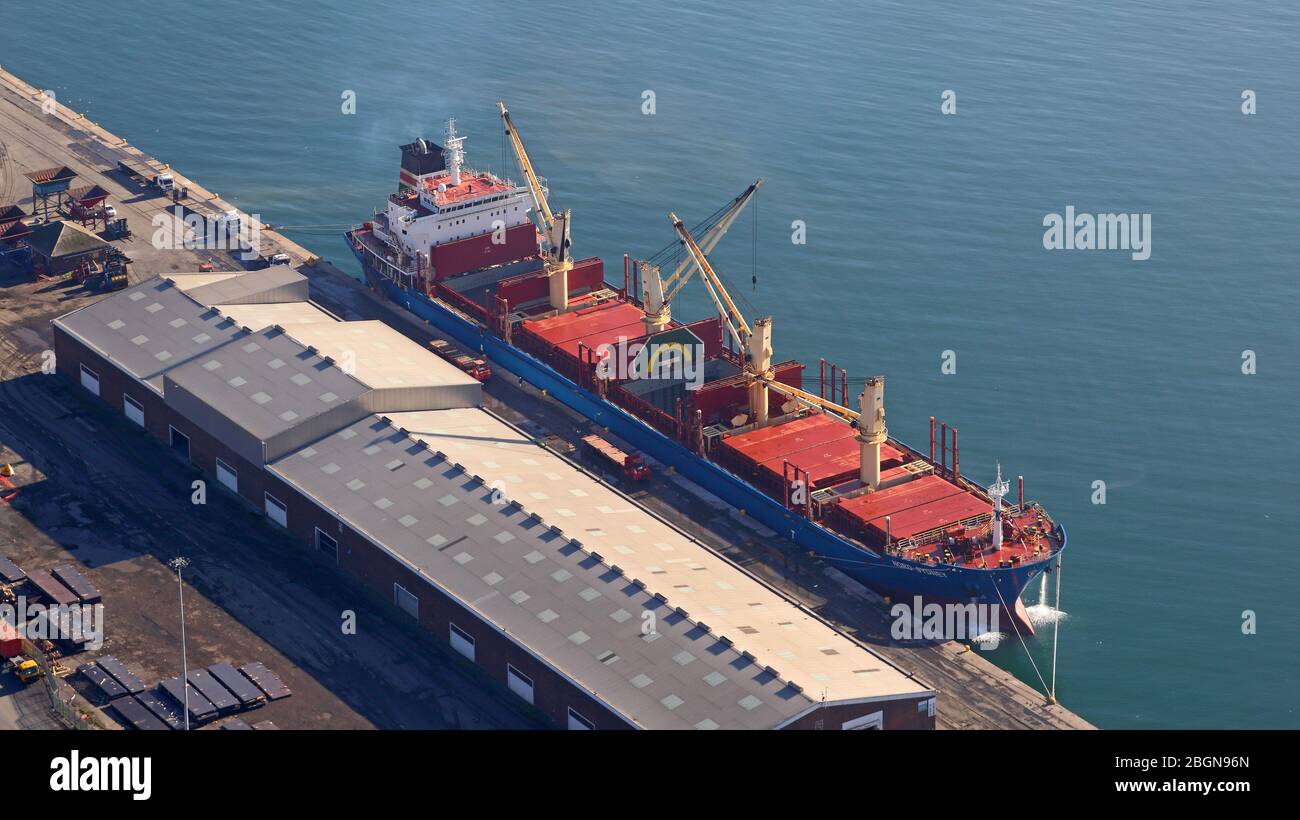 Aerial photo of vessel offloading at Table Bay Harbour Stock Photo - Alamy