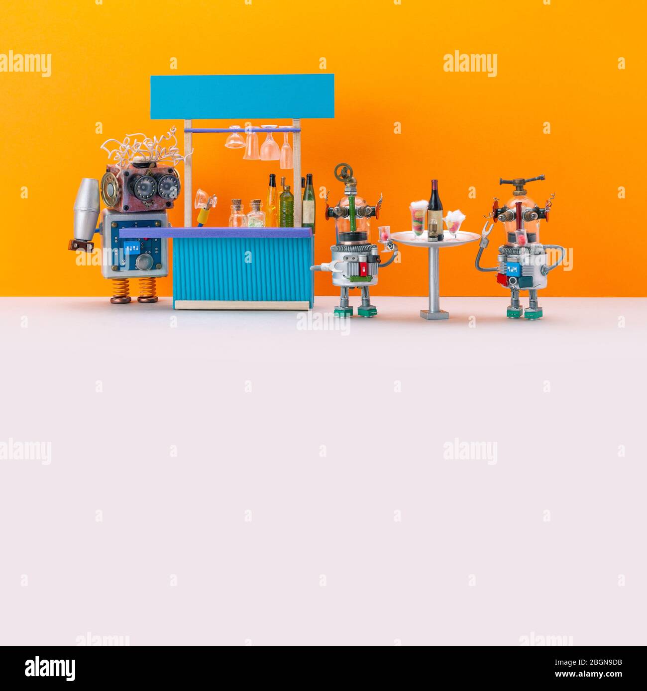 Robotic bar hi-res stock photography and images - Alamy