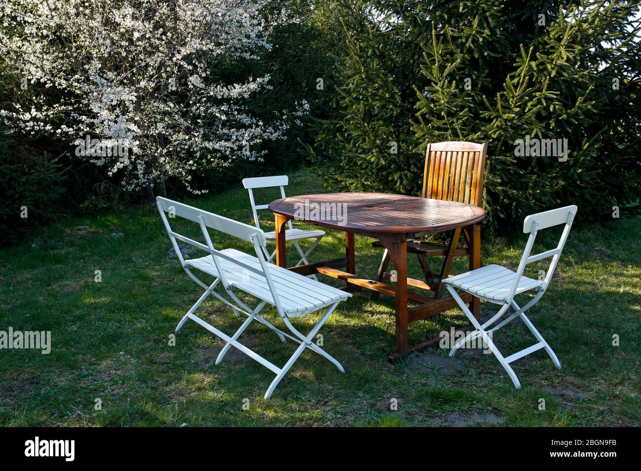 seating area in the spring garden Stock Photo - Alamy