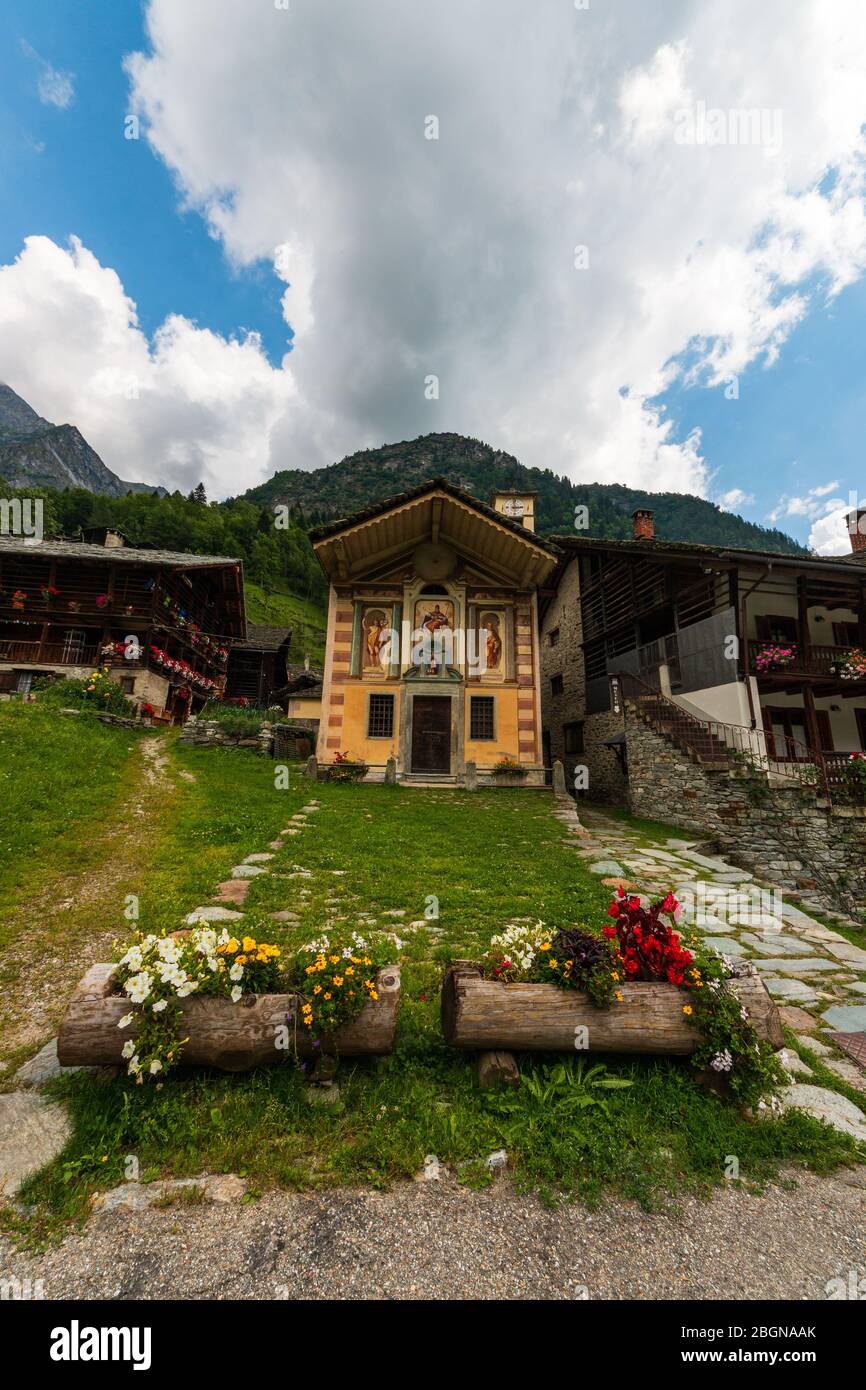 Typical Walser style houses in Pedemonte, Alagna Valsesia, Piedmont ...