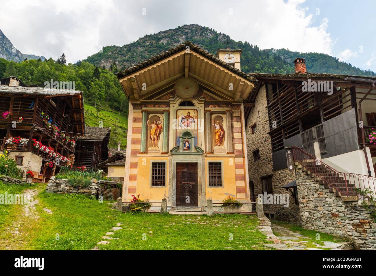 Typical Walser style houses in Pedemonte, Alagna Valsesia, Piedmont ...