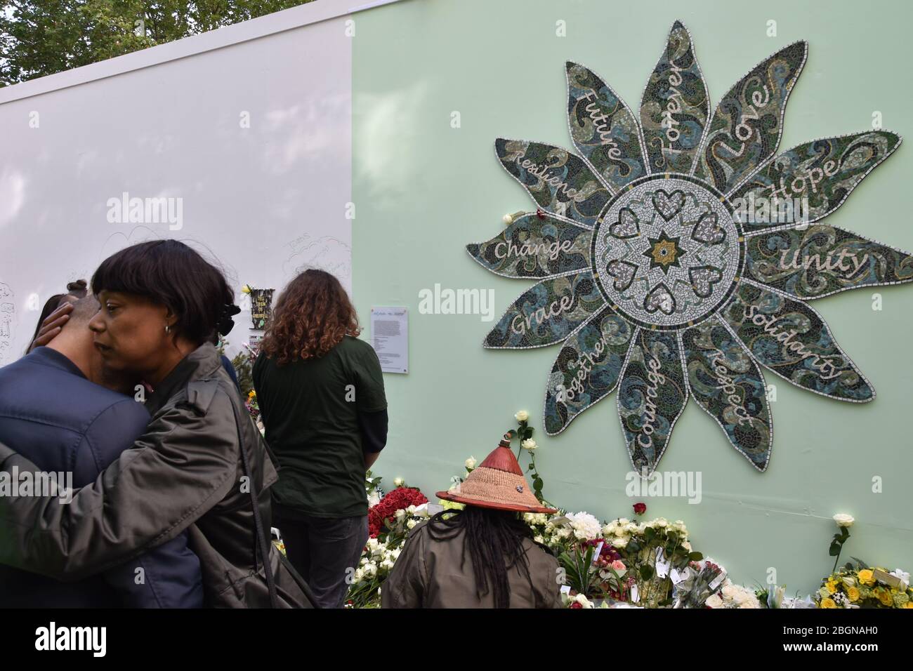 Woman grief stricken crying hi-res stock photography and images - Alamy