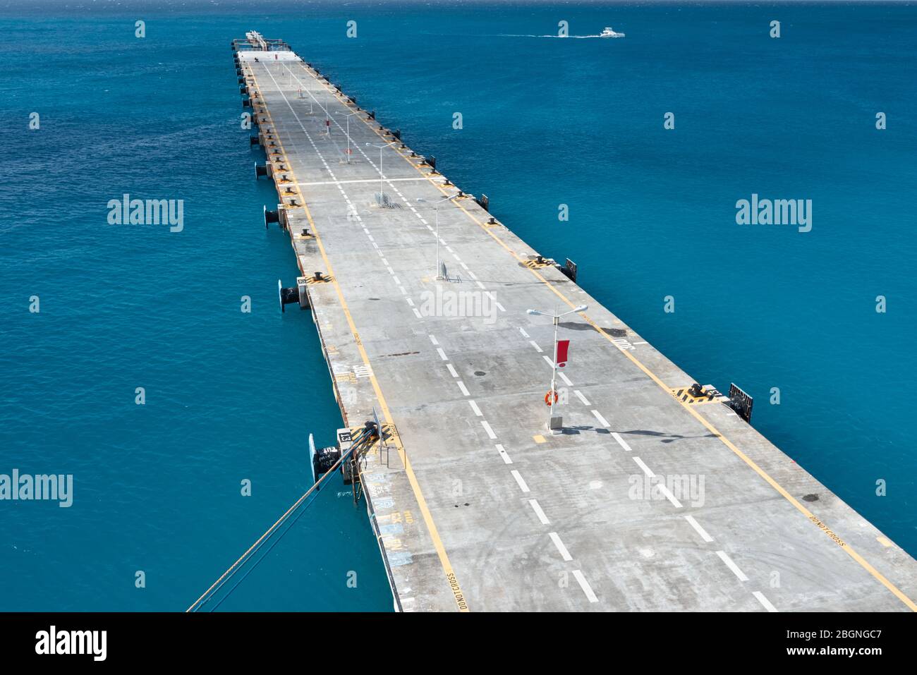 Large ocean pier hi-res stock photography and images - Alamy