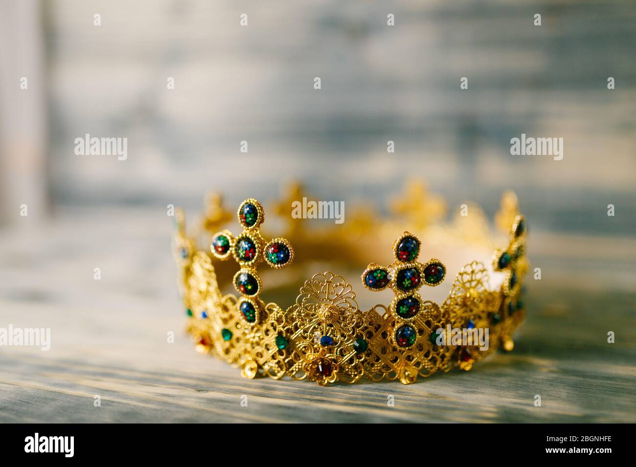 Beautiful wedding crown stones hi-res stock photography and images - Alamy