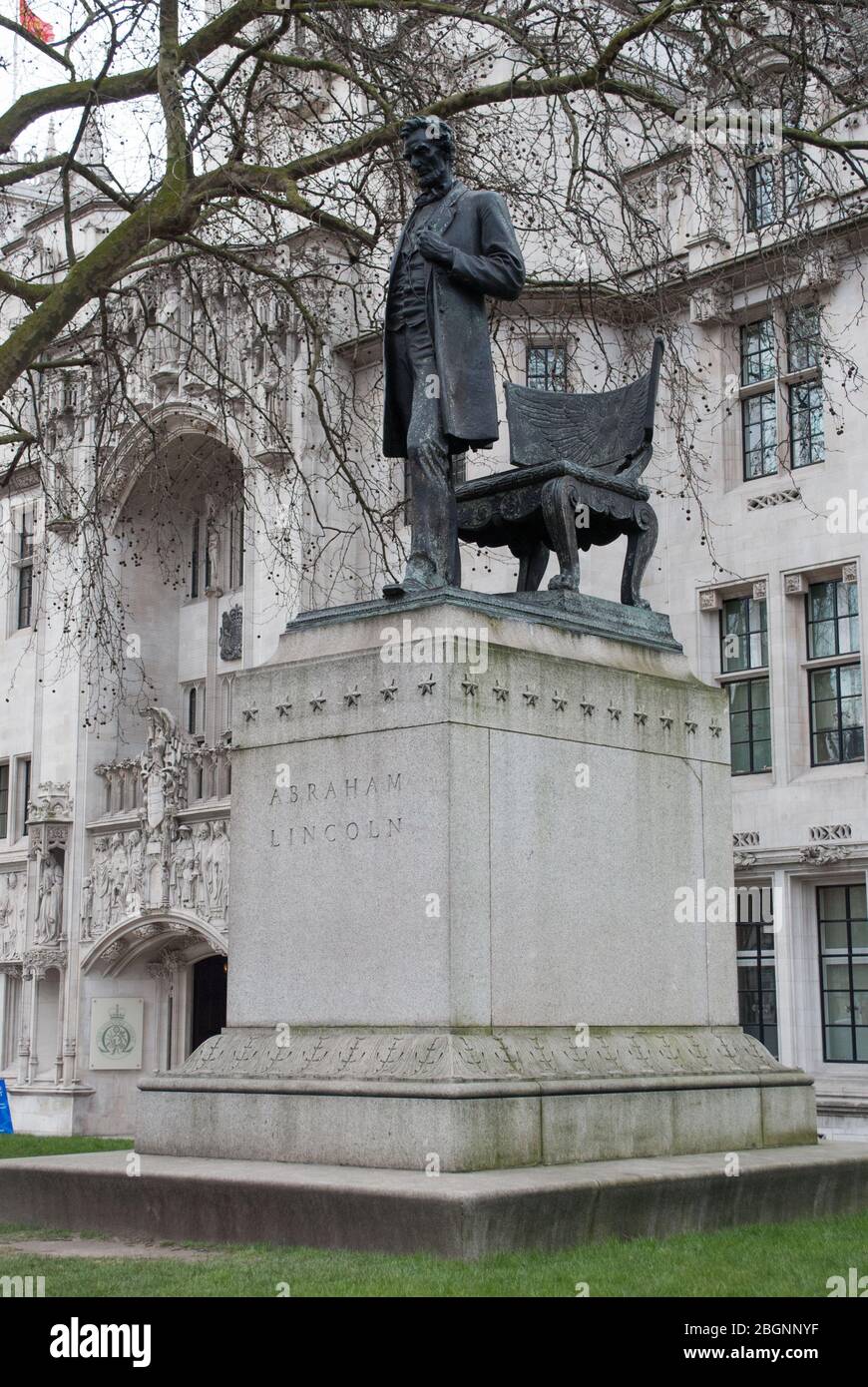 The Man Standing Abraham Lincoln Statue in Parliament Square, London ...