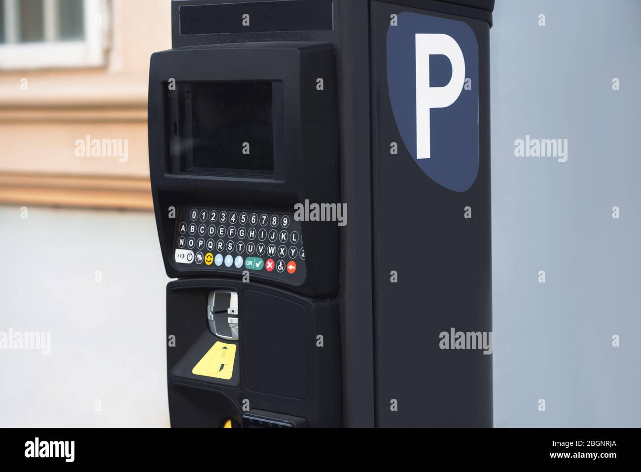Parking symbol on pay station hi-res stock photography and images - Alamy