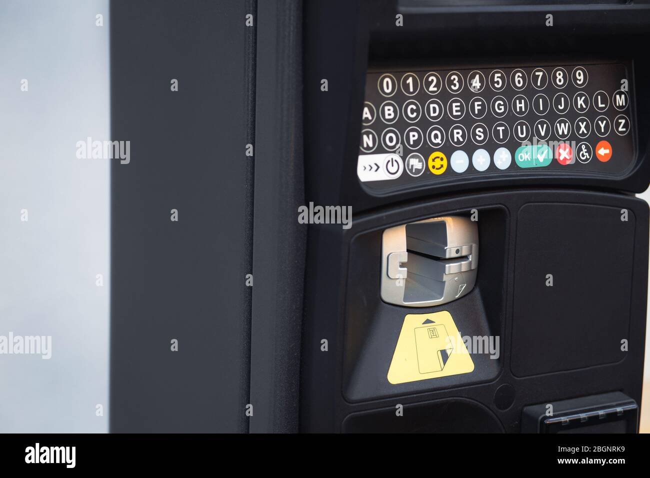 Parking symbol on pay station hi-res stock photography and images - Alamy