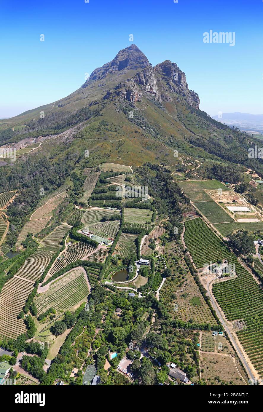 Aerial photo of Simonsberg Mountain Range and vineyards Stock Photo - Alamy