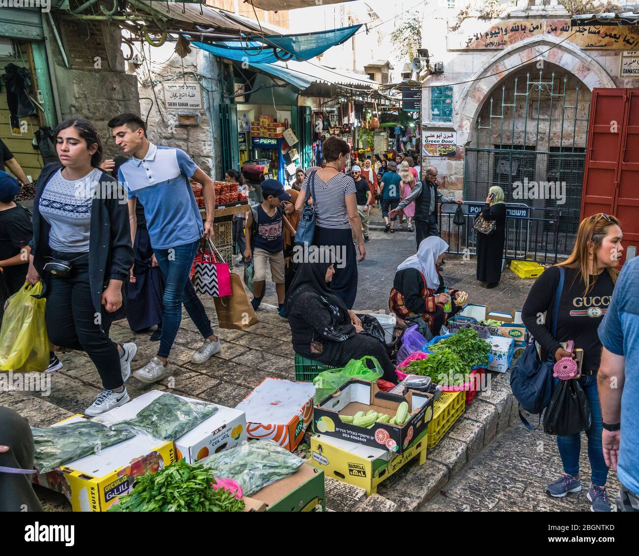 Palestinian old woman female hi-res stock photography and images - Alamy