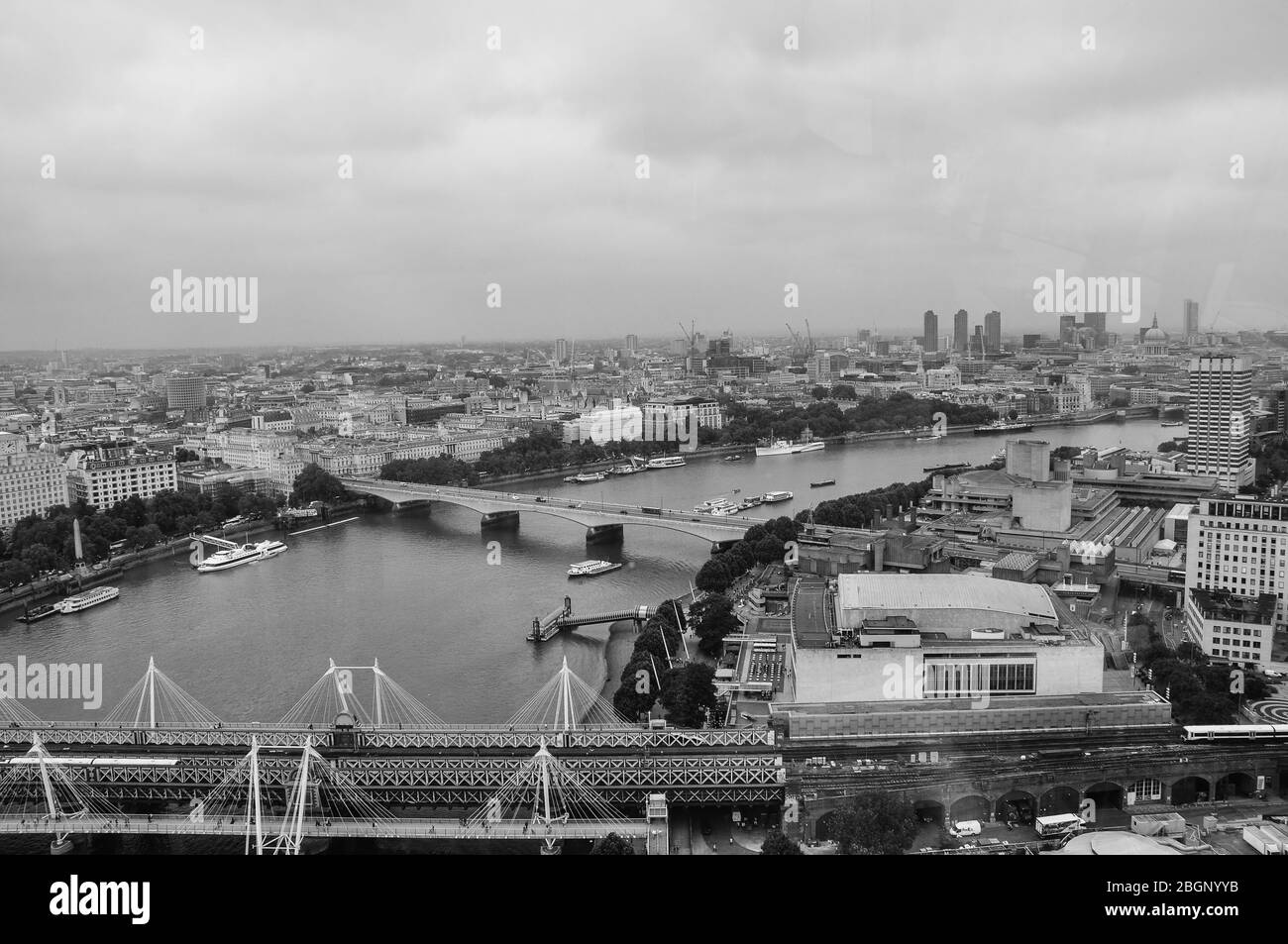 Clock london bridge rail station hi-res stock photography and images ...