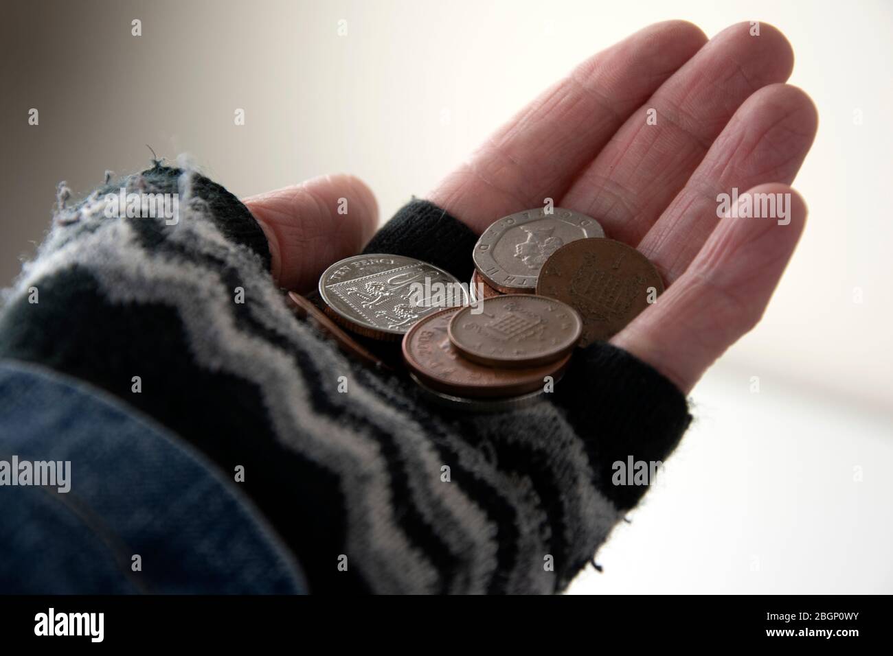 British cash in hand payment hi-res stock photography and images - Alamy