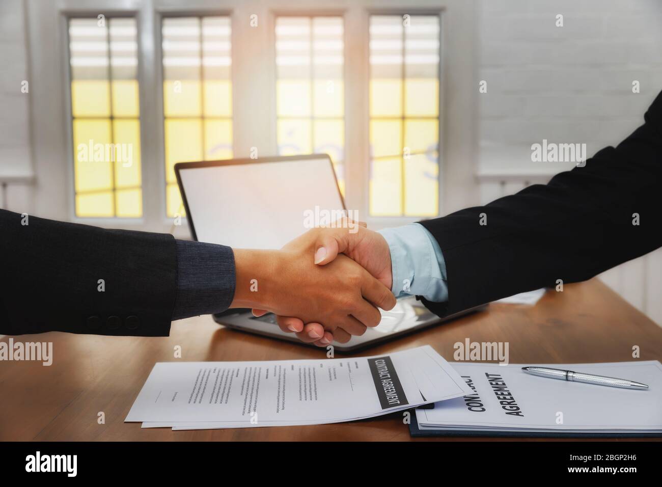 Judge lawyer shaking hands in hi-res stock photography and images - Alamy