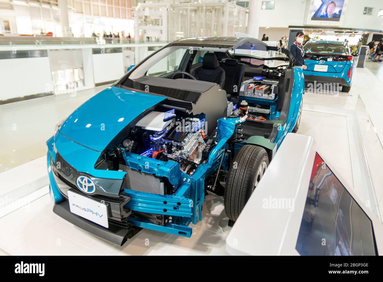 The new PHEV Toyota Prius was cut in-half and shown at Toyota Gazoo ...