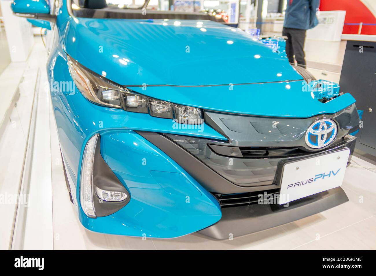 The new PHEV Toyota Prius was cut in-half and shown at Toyota Gazoo ...