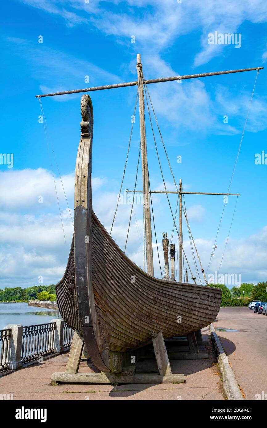Viking drakkar hi-res stock photography and images - Alamy