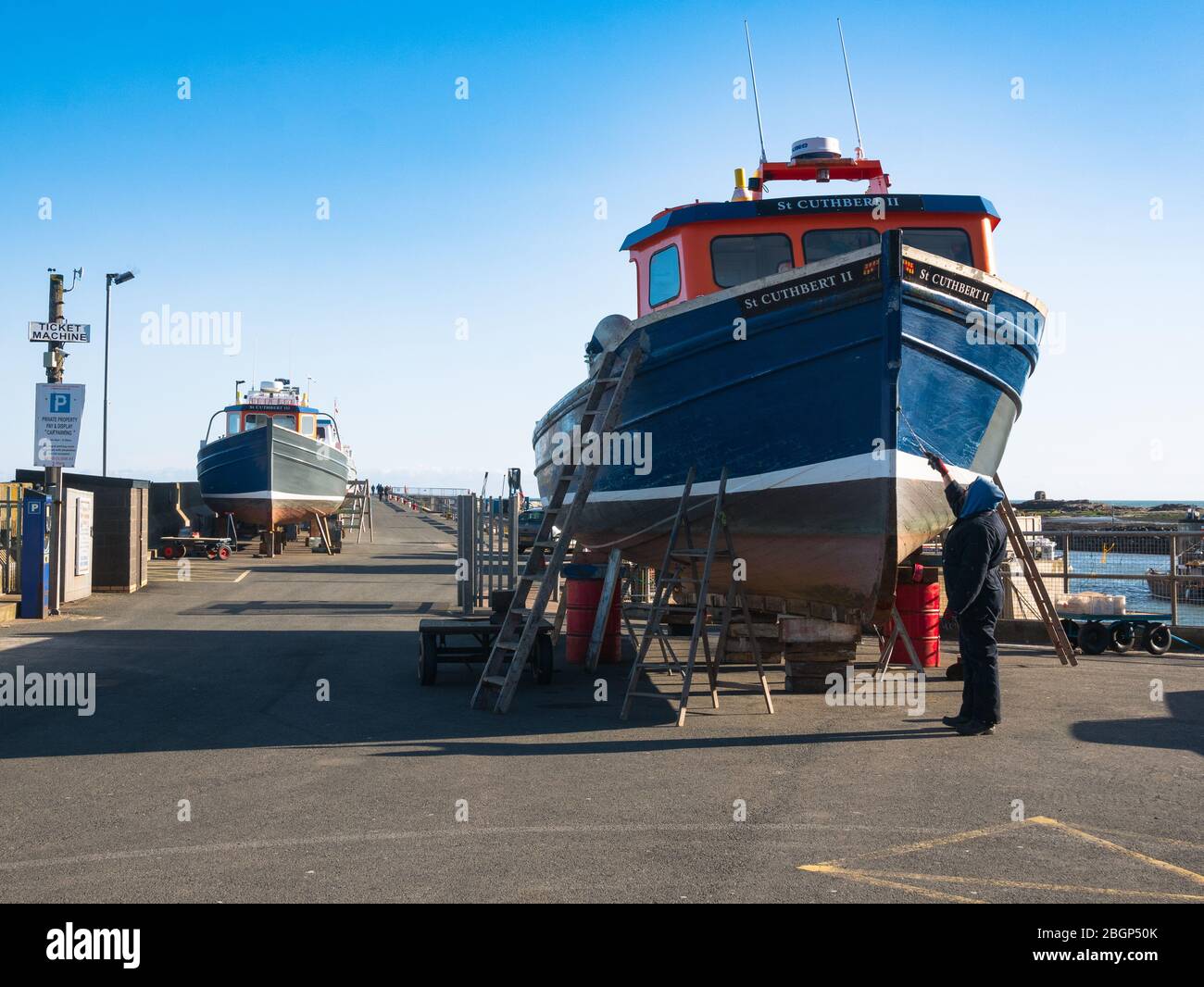 Amble harbour village hi-res stock photography and images - Alamy
