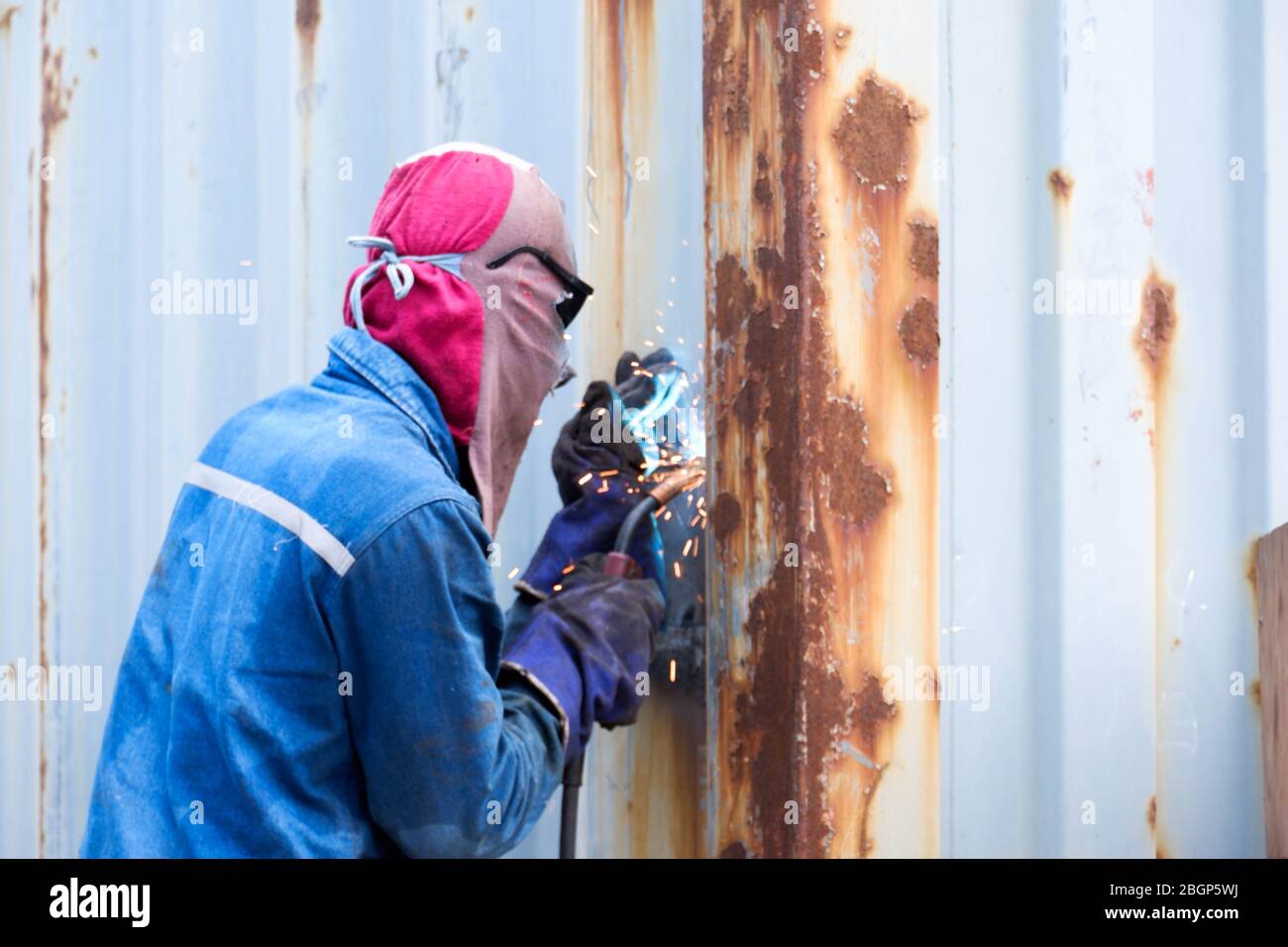 Container Welder and Repair Damage from packing Stock Photo - Alamy