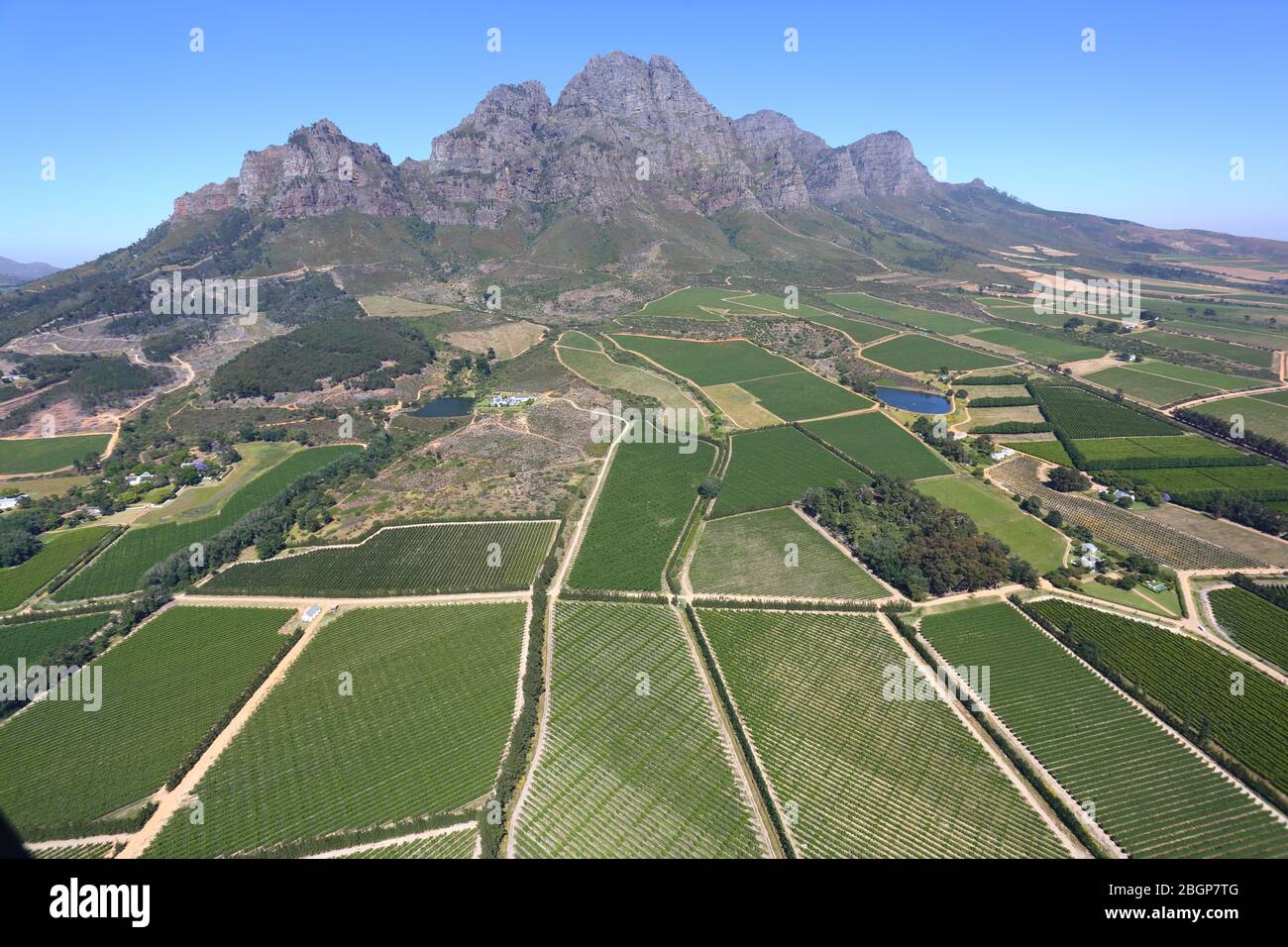 Aerial view of Simonsberg mountain range and wine farms Stock Photo - Alamy
