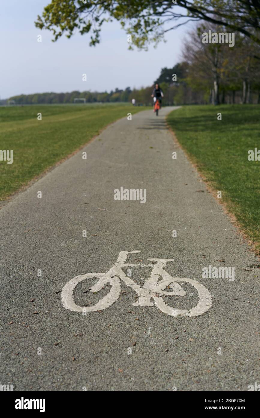 Cyclingpath hi-res stock photography and images - Alamy