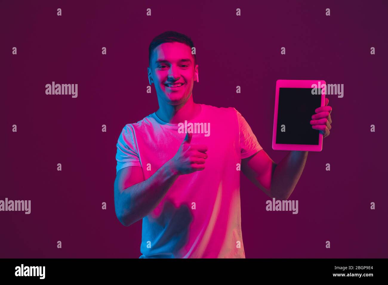 Showing blank screen. Caucasian man's portrait isolated on pink-purple ...