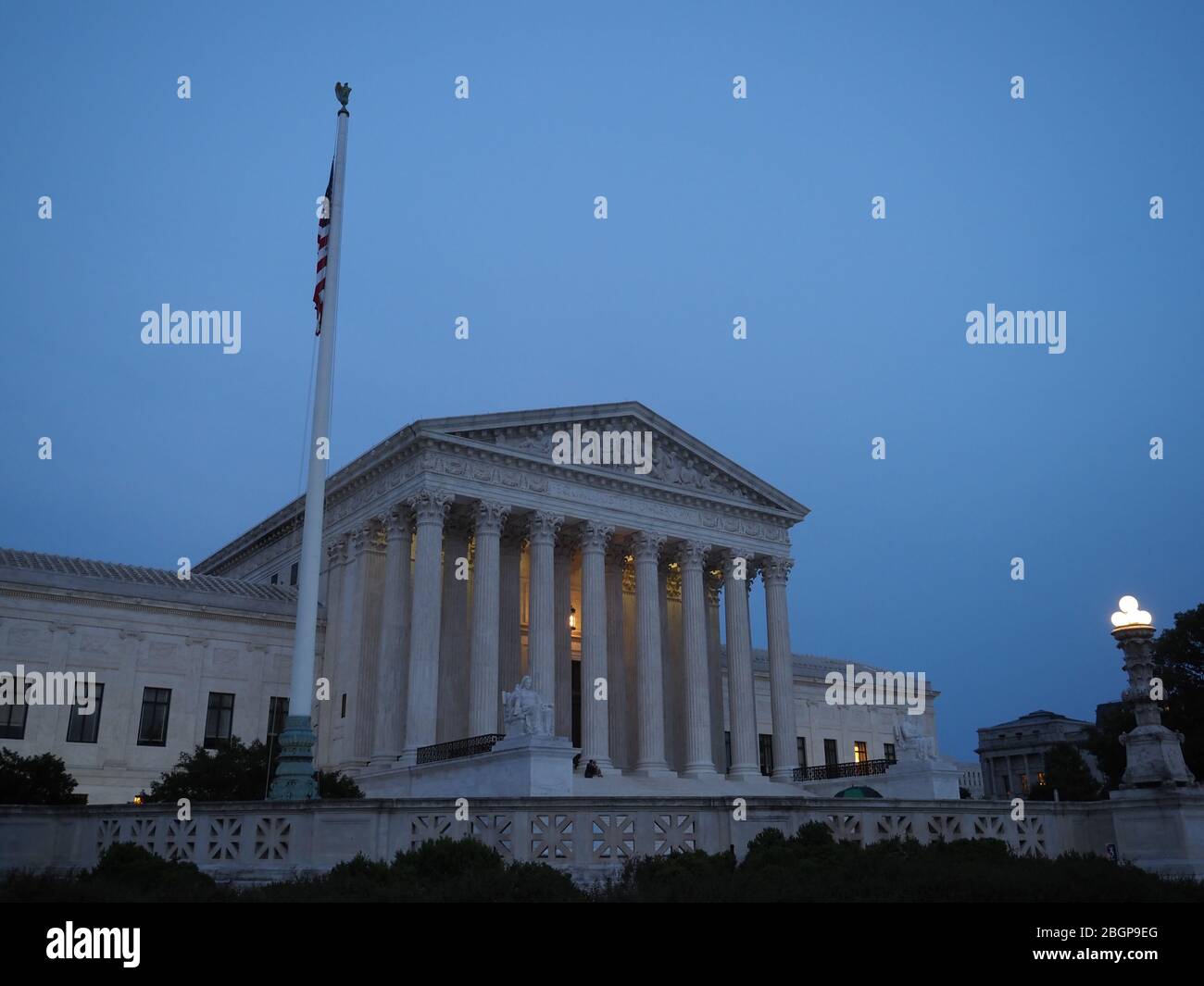 Supreme court building dc night hi-res stock photography and images - Alamy