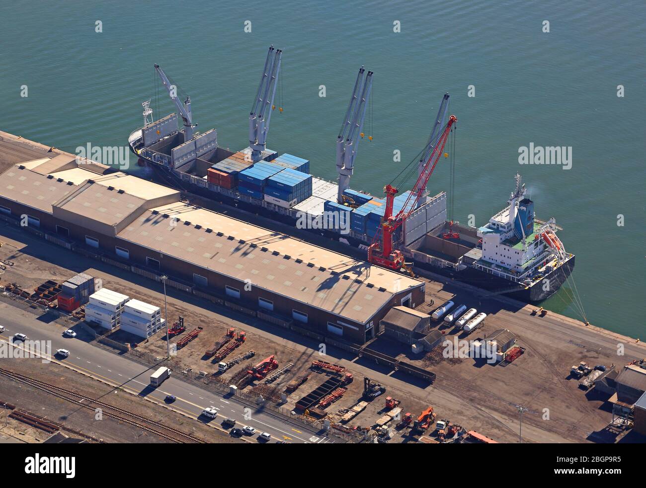 Aerial photo of vessel offloading at Table Bay Harbour Stock Photo - Alamy