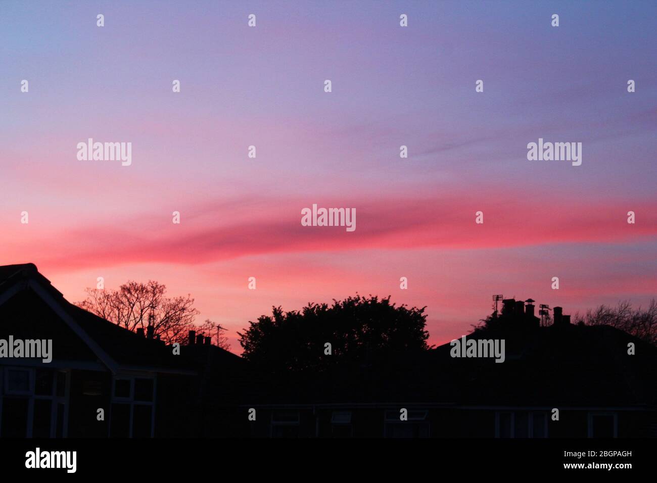 Pink sunset hi-res stock photography and images - Alamy