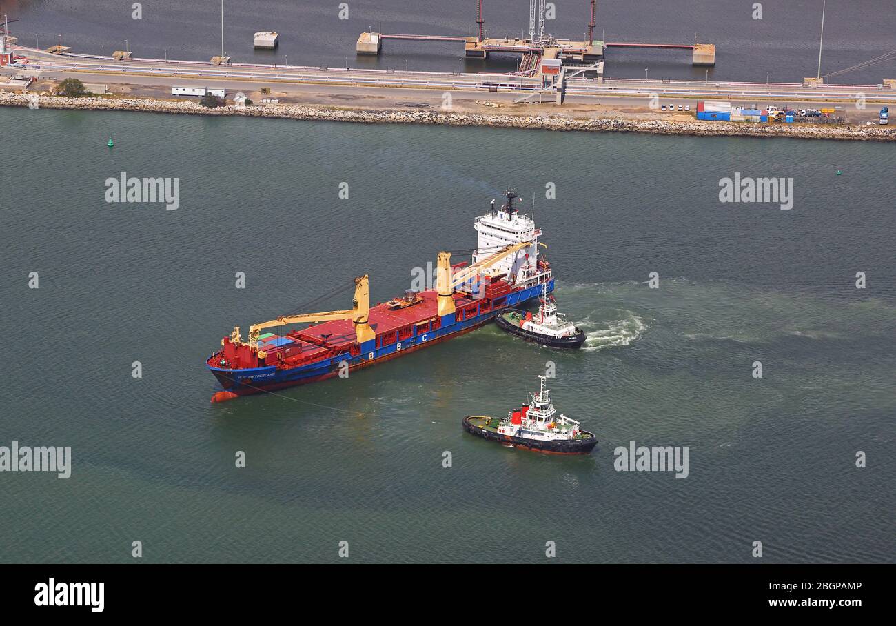Aerial view of tugs shifting a vessel in Table Bay Harbour Stock Photo ...