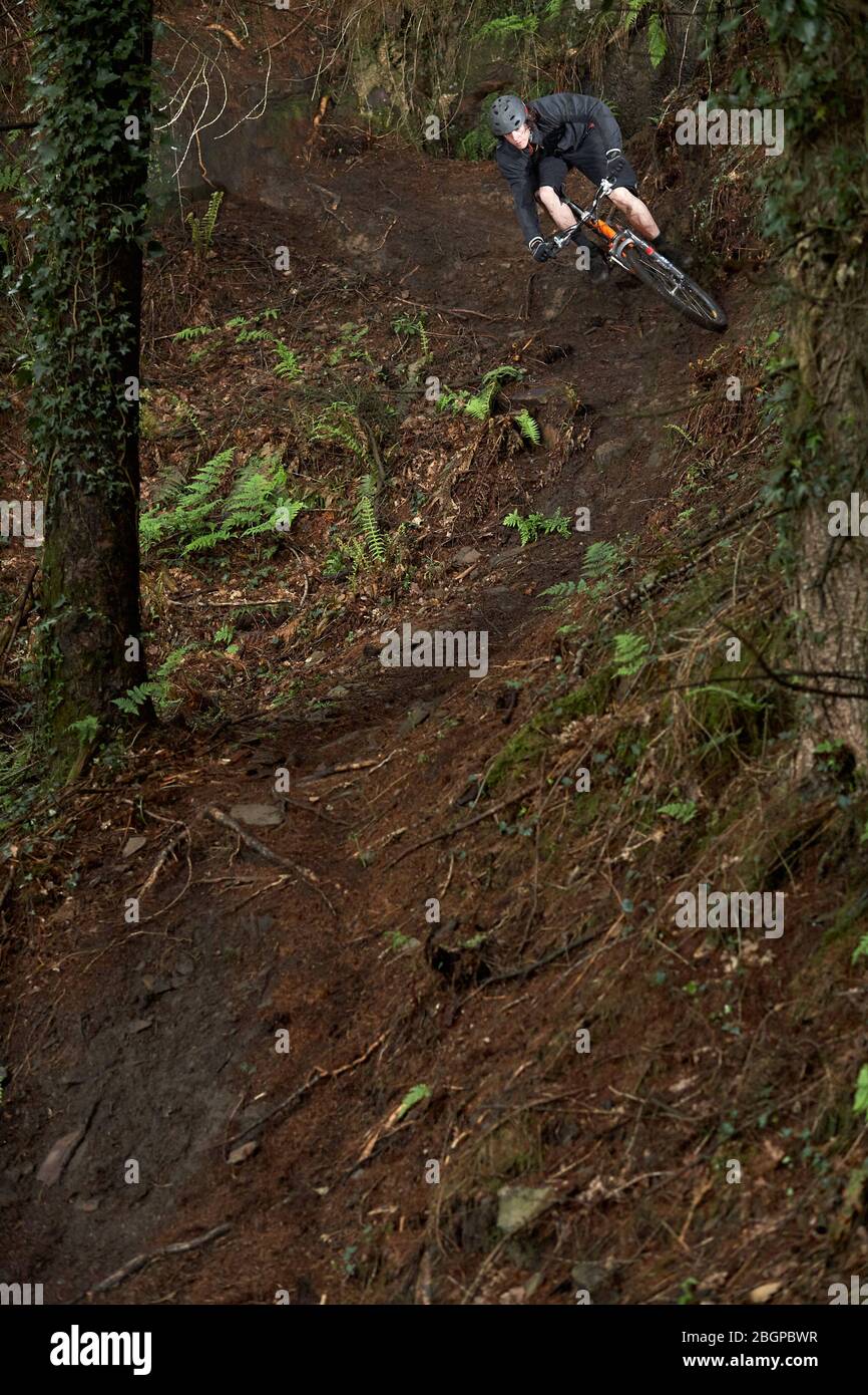 Man riding bike in mountains wales hi-res stock photography and images ...