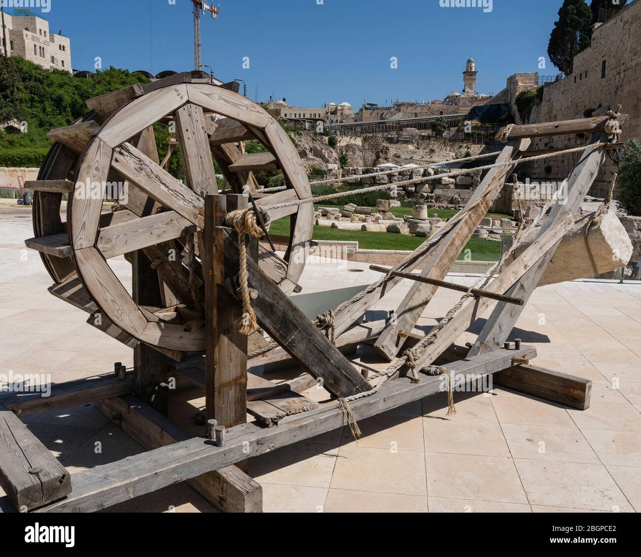 Roman crane machine old hi-res stock photography and images - Alamy