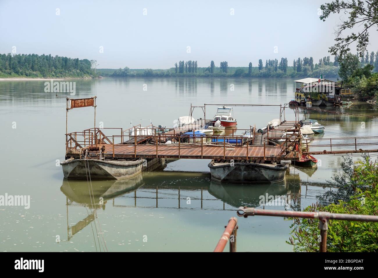 Floating fishing pier hi-res stock photography and images - Alamy
