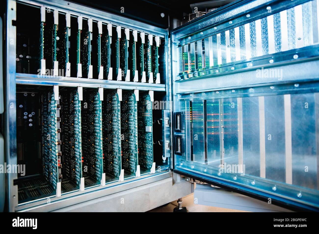 Data centre server blue hi-res stock photography and images - Alamy