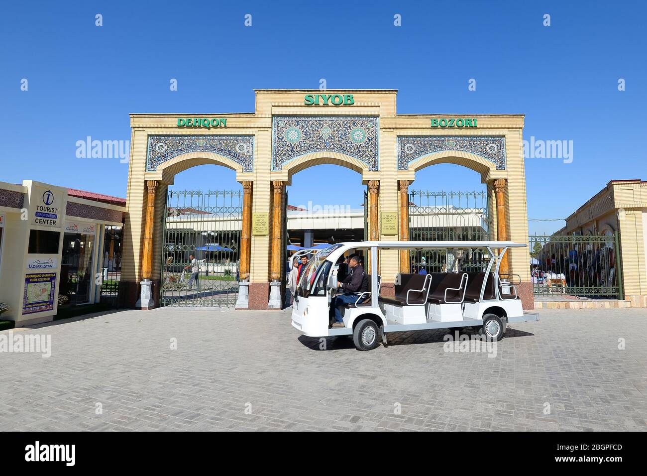 Central bazaar samarkand uzbekistan hi-res stock photography and images ...