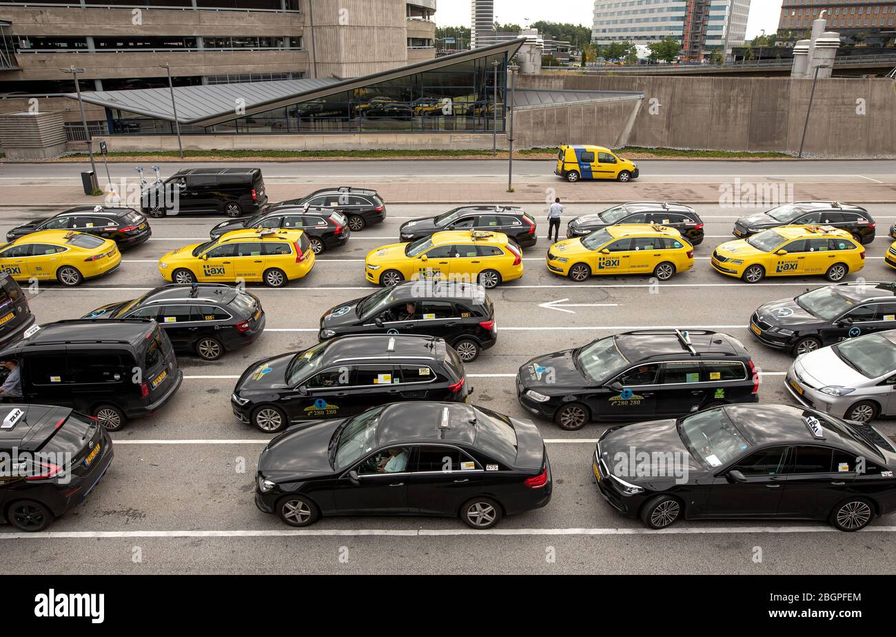 Taxi parking lot hi-res stock photography and images - Alamy