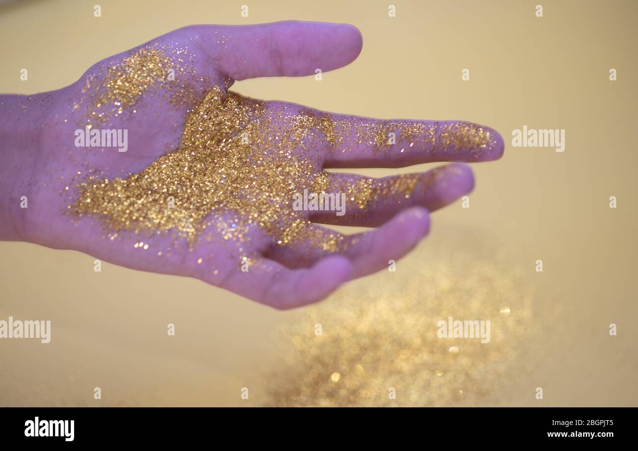 Gold glitter hand hi-res stock photography and images - Alamy