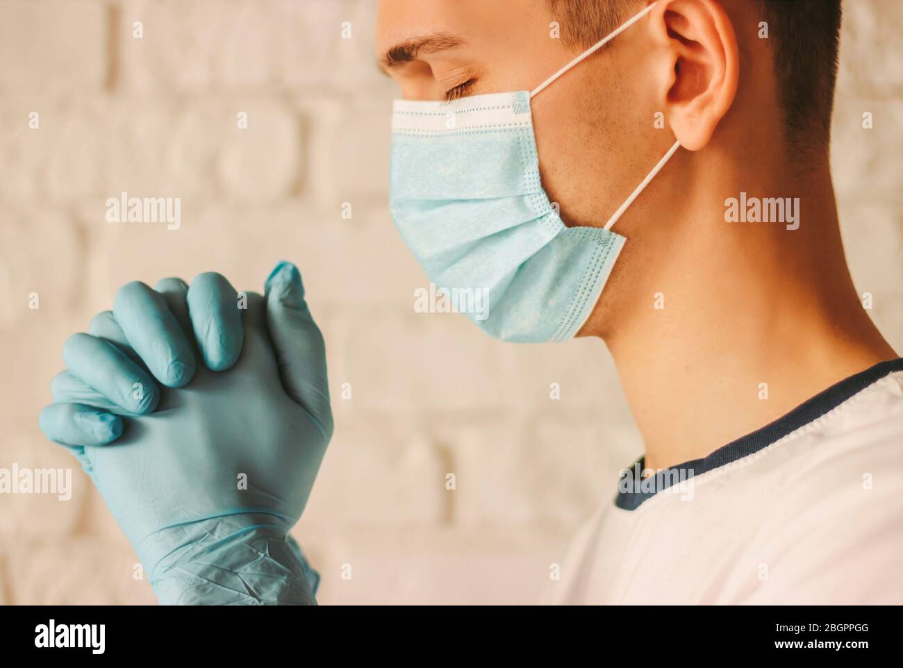 Catholic chinese praying church hi-res stock photography and images - Alamy