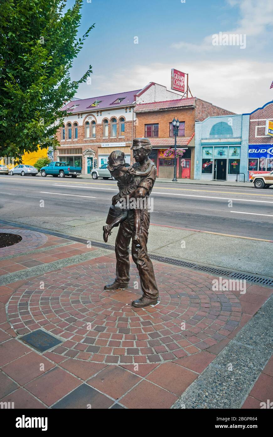 Larry Anderson's 1984 "Coming Home" statue in South Tacoma, Washington ...