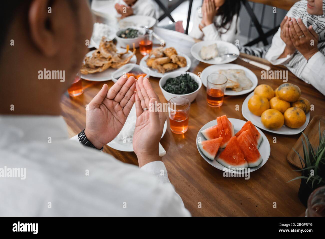 close up of hand praying before eating. muslim open arm and pray Stock ...
