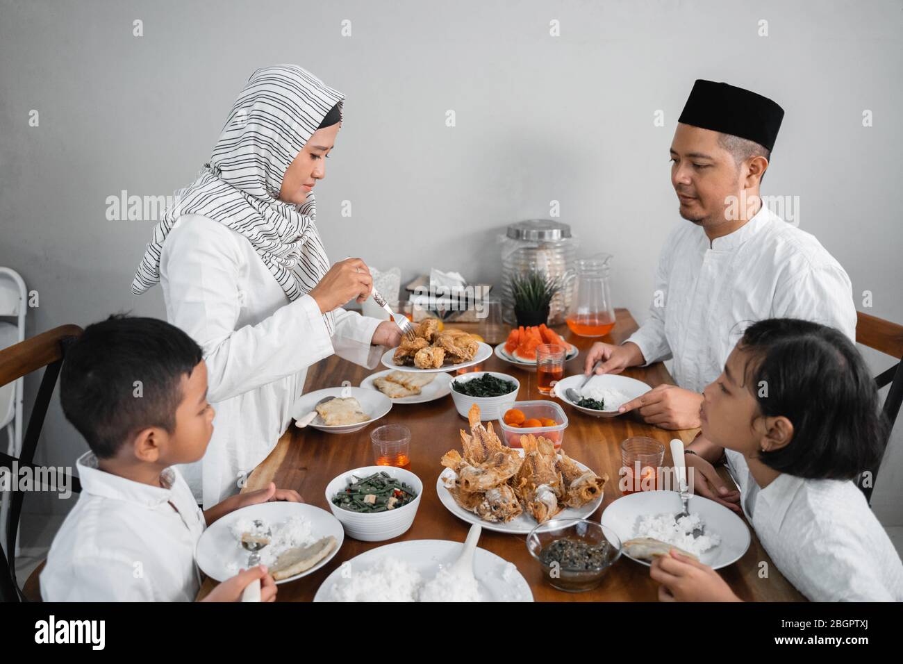 happy muslim asian family having sahoor or sahur breakfast during ...