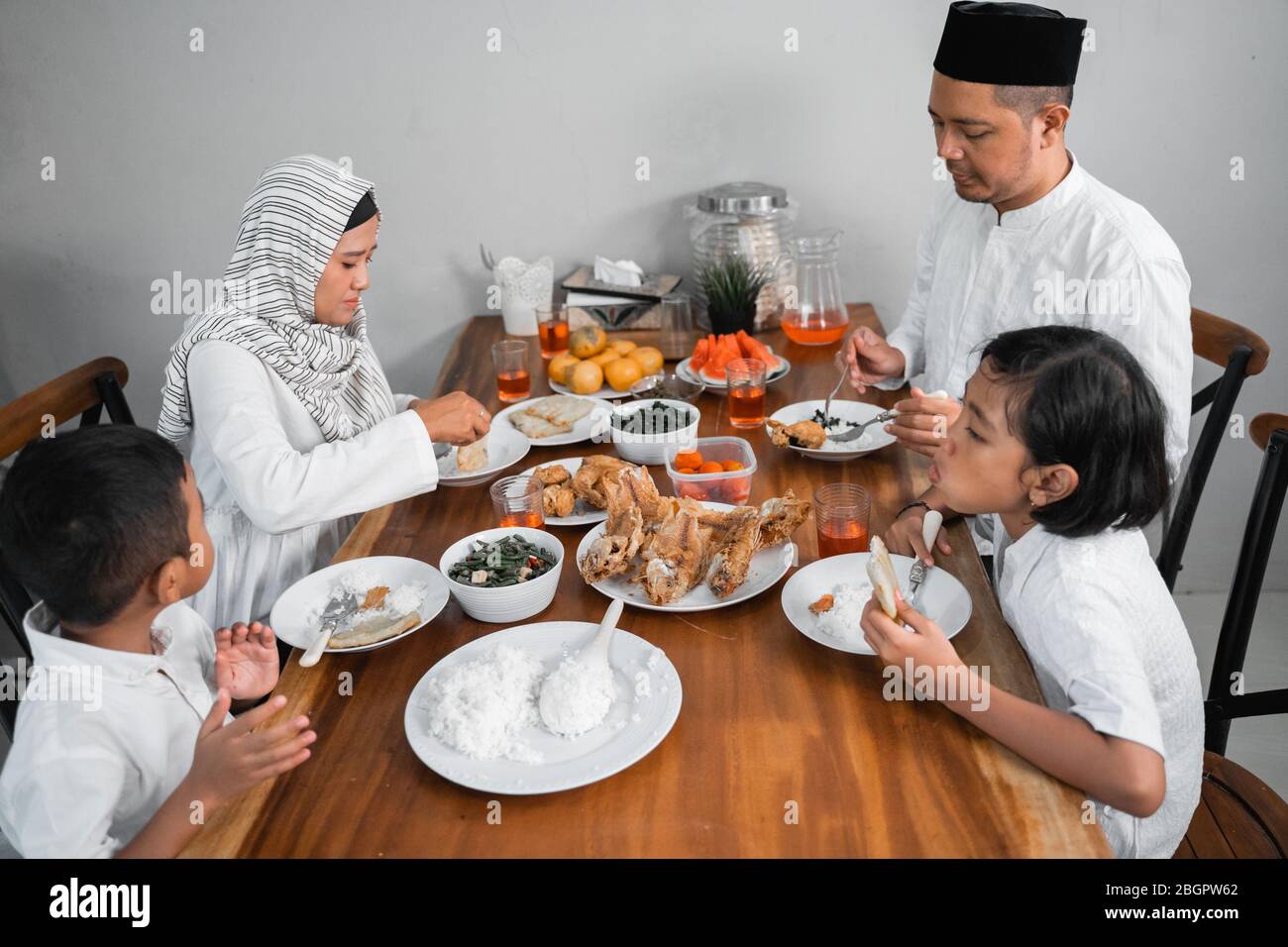happy muslim asian family having sahoor or sahur breakfast during ...