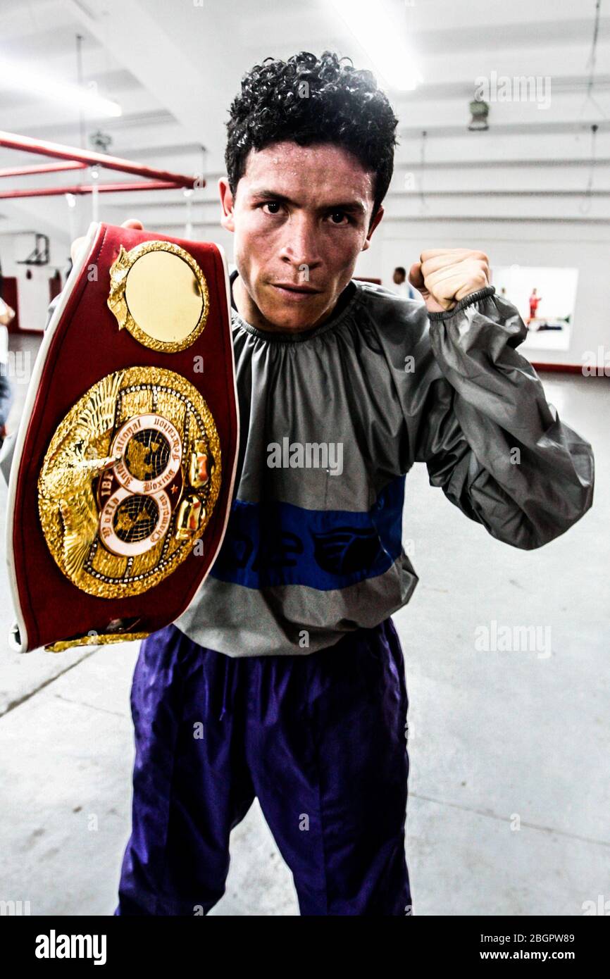 Archi Solis, boxeador durante entrenamiento en el CUM. Archi Solis ...