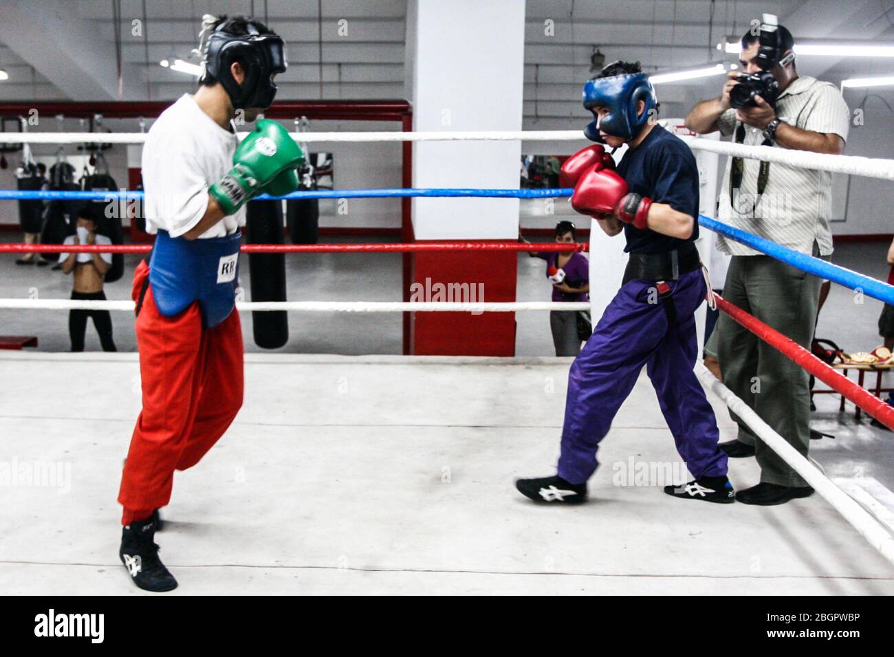 Archi Solis, boxeador durante entrenamiento en el CUM. Archi Solis ...