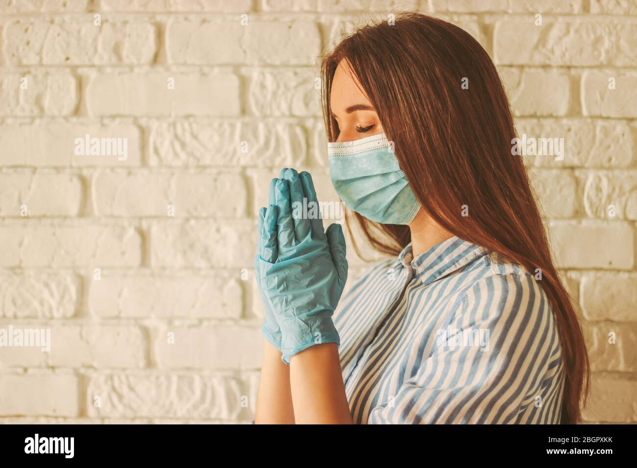 Catholic chinese praying church hi-res stock photography and images - Alamy