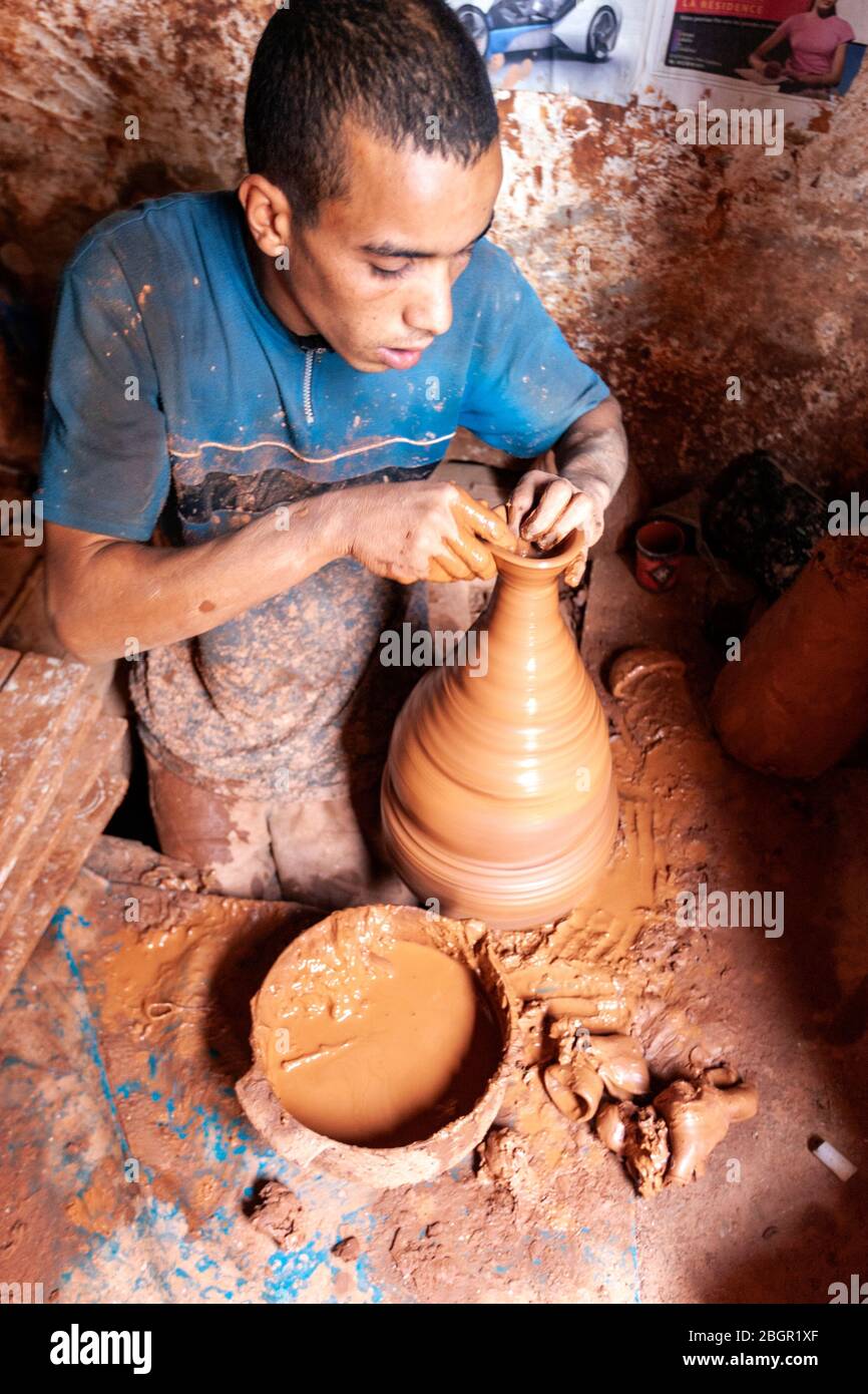 Master potter, The Potter’s Quarter, Safi Pottery, Safi, Morocco Stock ...