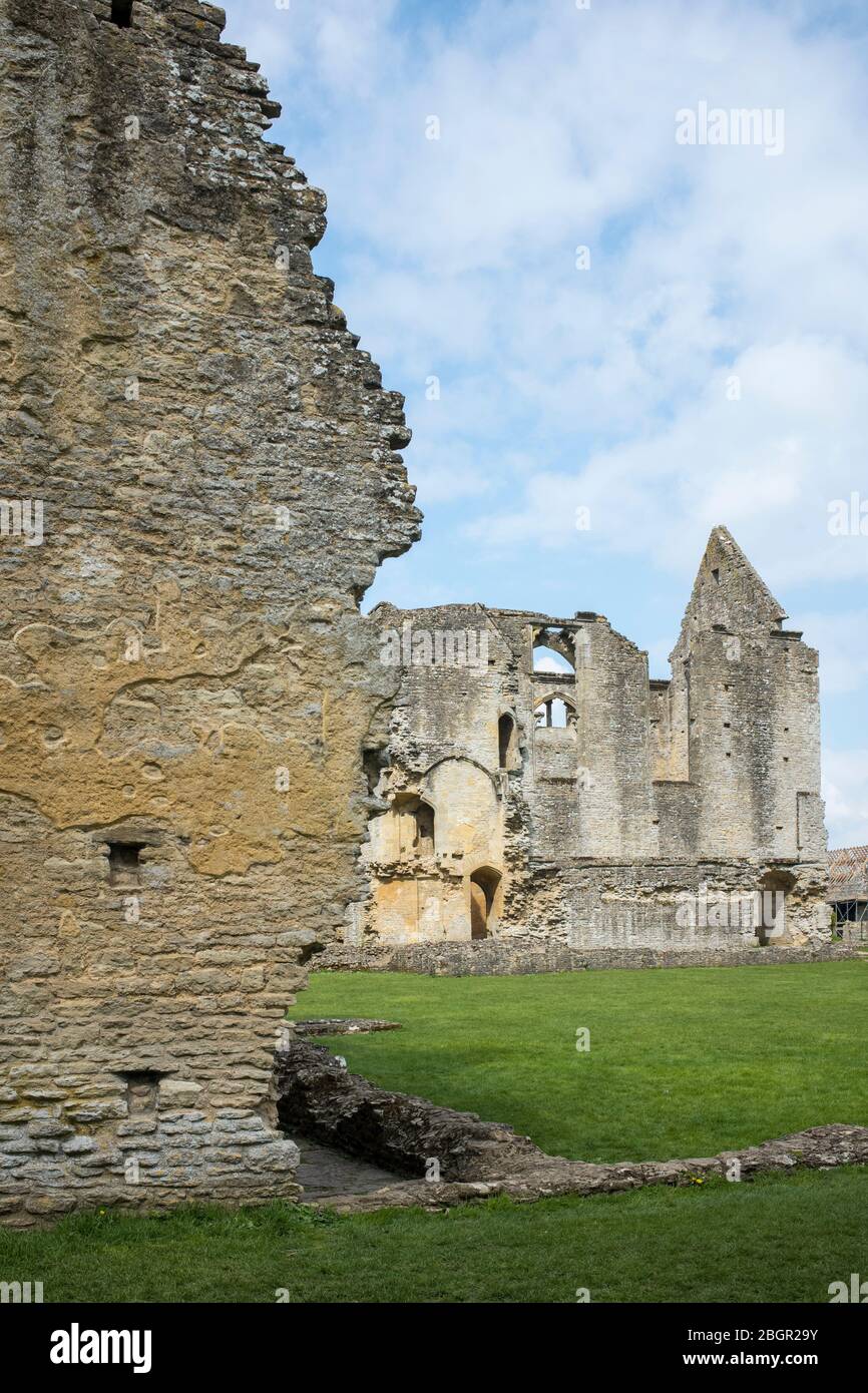 Minster lovell manor ruins hi-res stock photography and images - Alamy