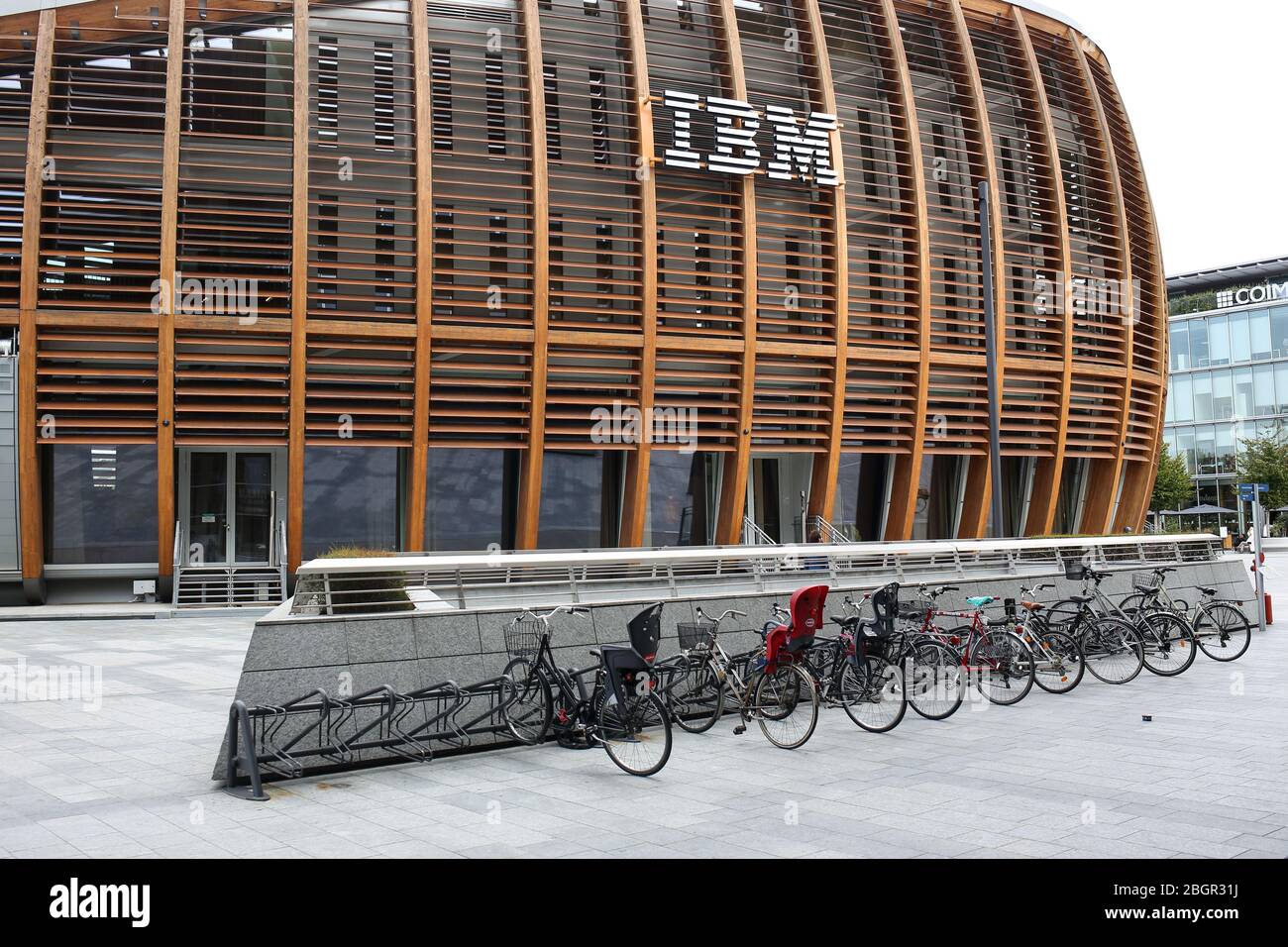 Office building tech gate hi-res stock photography and images - Alamy