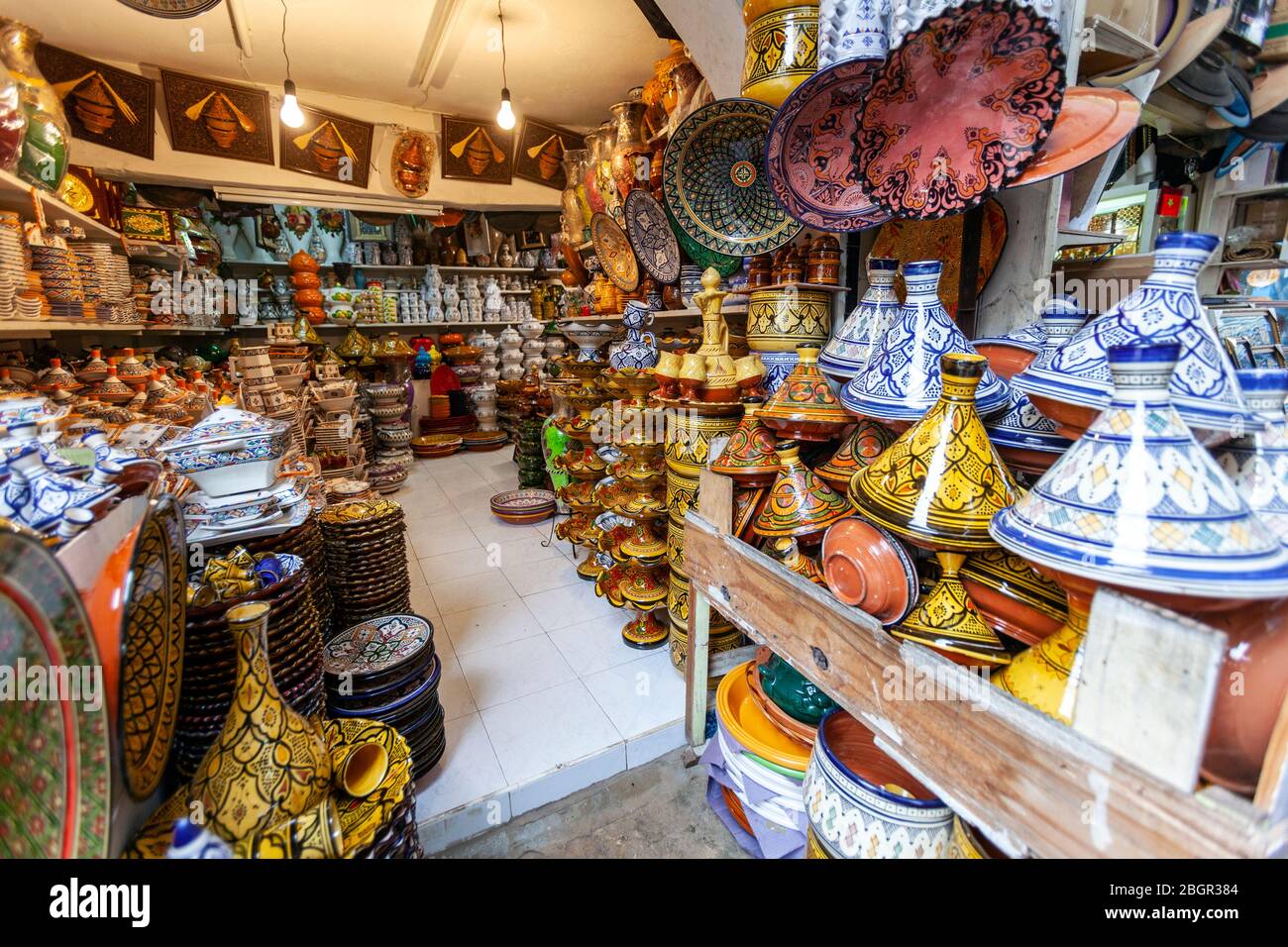 Pottery shop in Safi, Morocco Stock Photo - Alamy