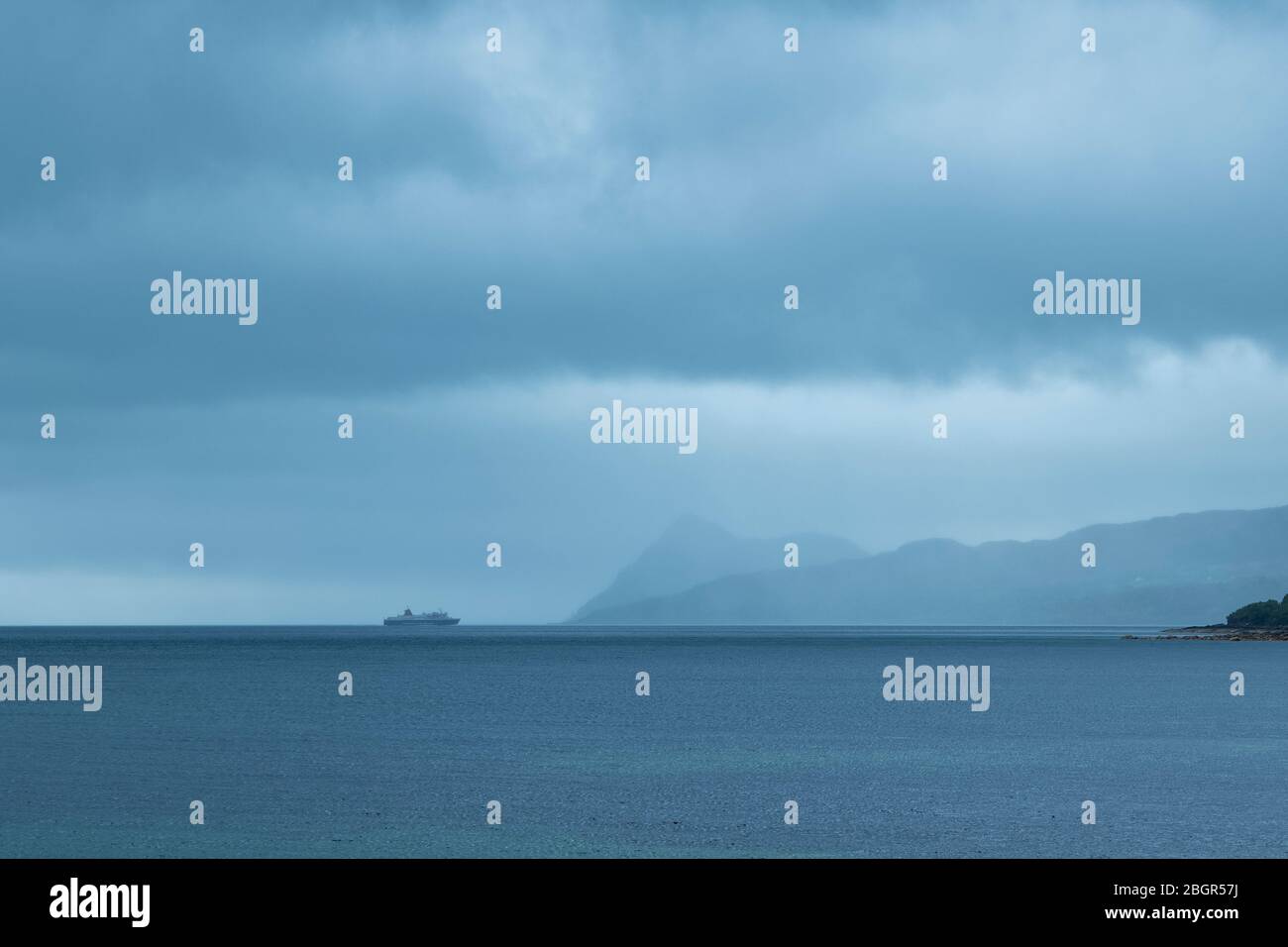 Calmac Ferry boat - Caledonian MacBrayne vehicle ferries- crossing ...