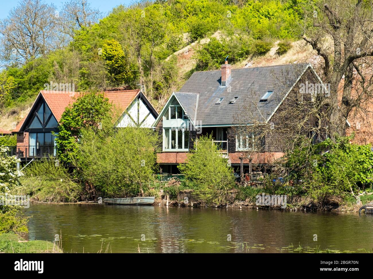 Idyllic riverside setting hi-res stock photography and images - Alamy